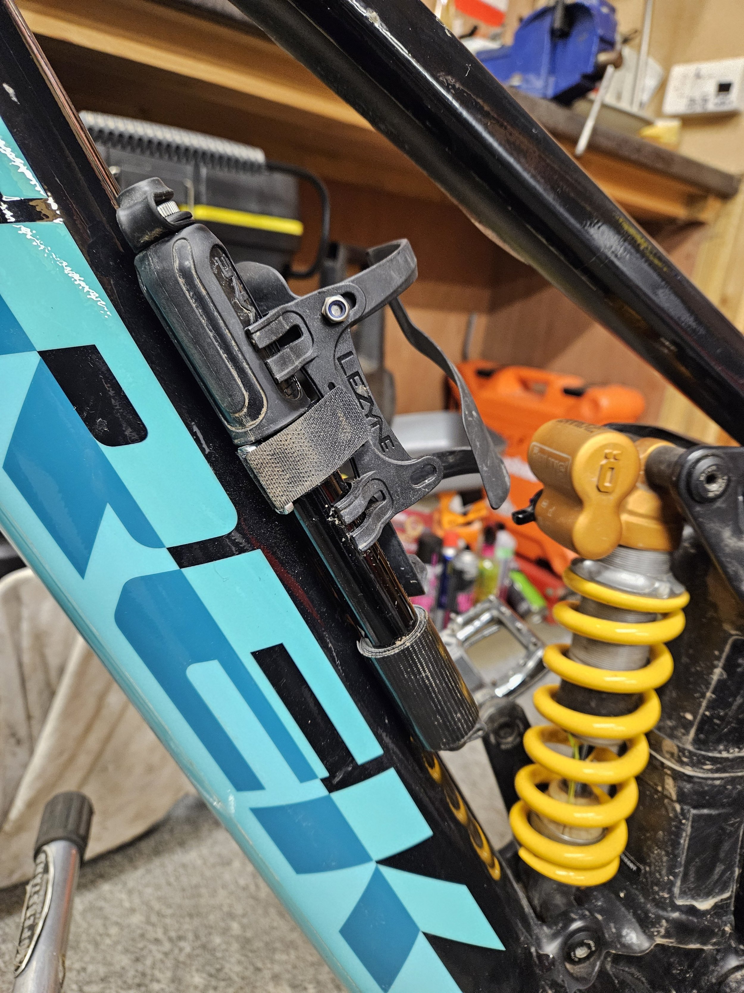 Rail (625Wh) - Air pump bracket that works on Rail 9.7 wide down tube ...