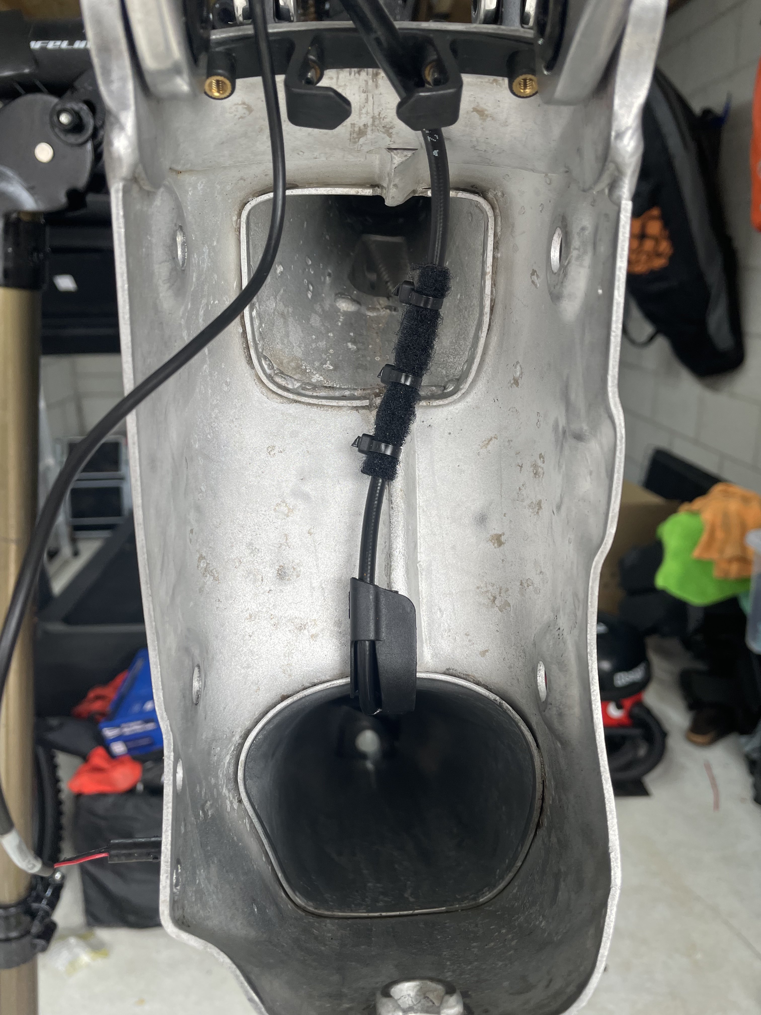 Levo Gen 3 - You can route the rear brake cable down the drive side on ...