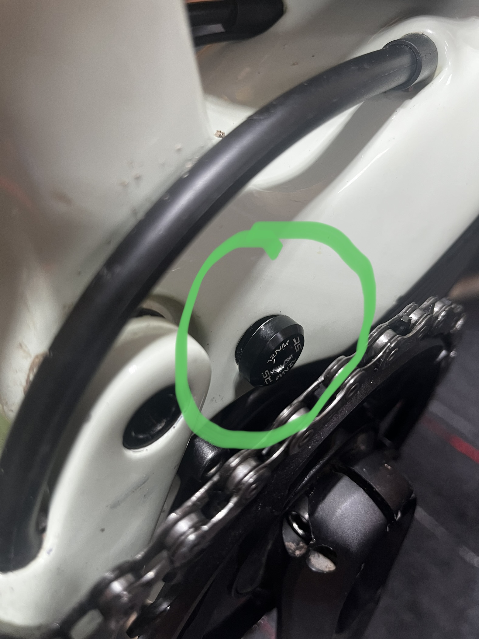 Drive side upper motor mount bolt - Gap | EMTB Forums