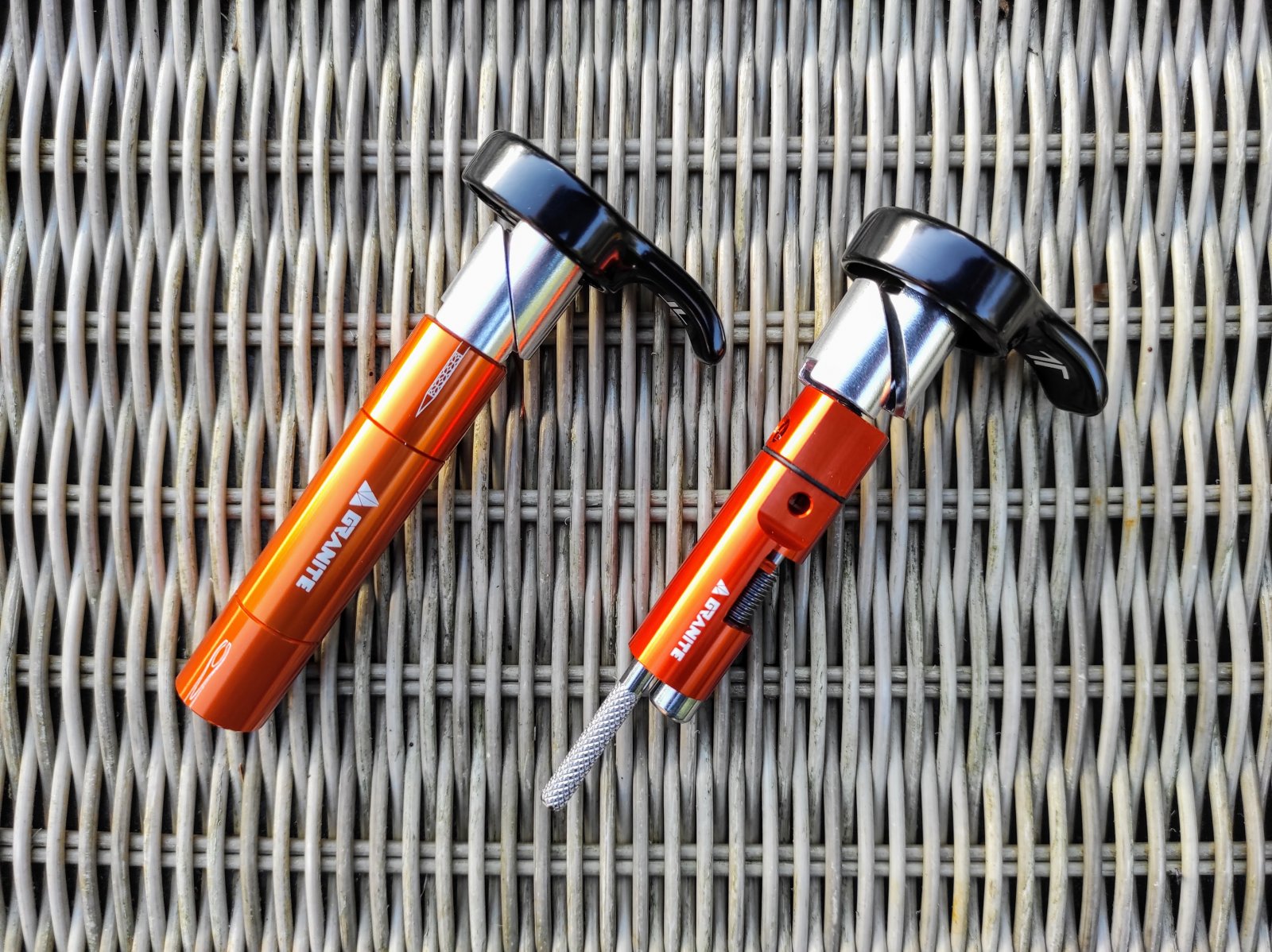 Loamlab Counterpunch Grips with Granite Stash Tools ? | EMTB Forums